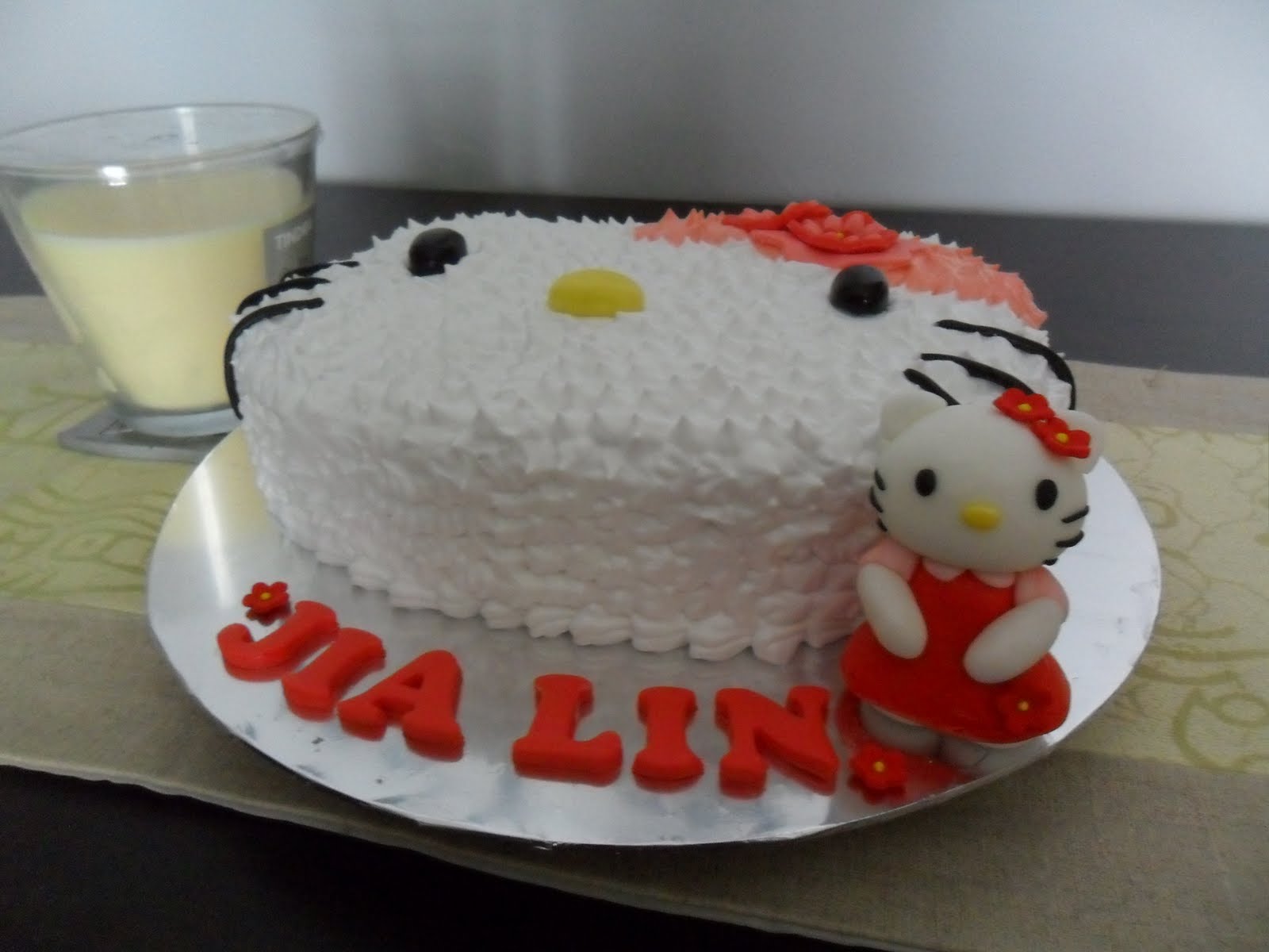 ~~~Ecupcakes~~~: Hello Kitty Fresh Cream Cakes
