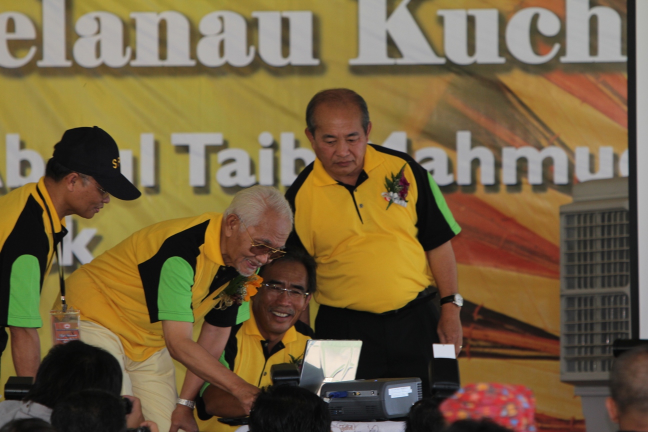 Kampung Rajang: Majlis Berambih Keluarga Persatuan Melanau Kuching 2010 ...