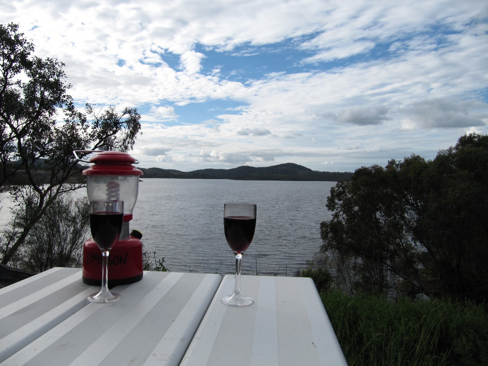 Oz360 - Tom and Amy explore Australia: CAMPSITE # 2 - Pindari Dam - our ...