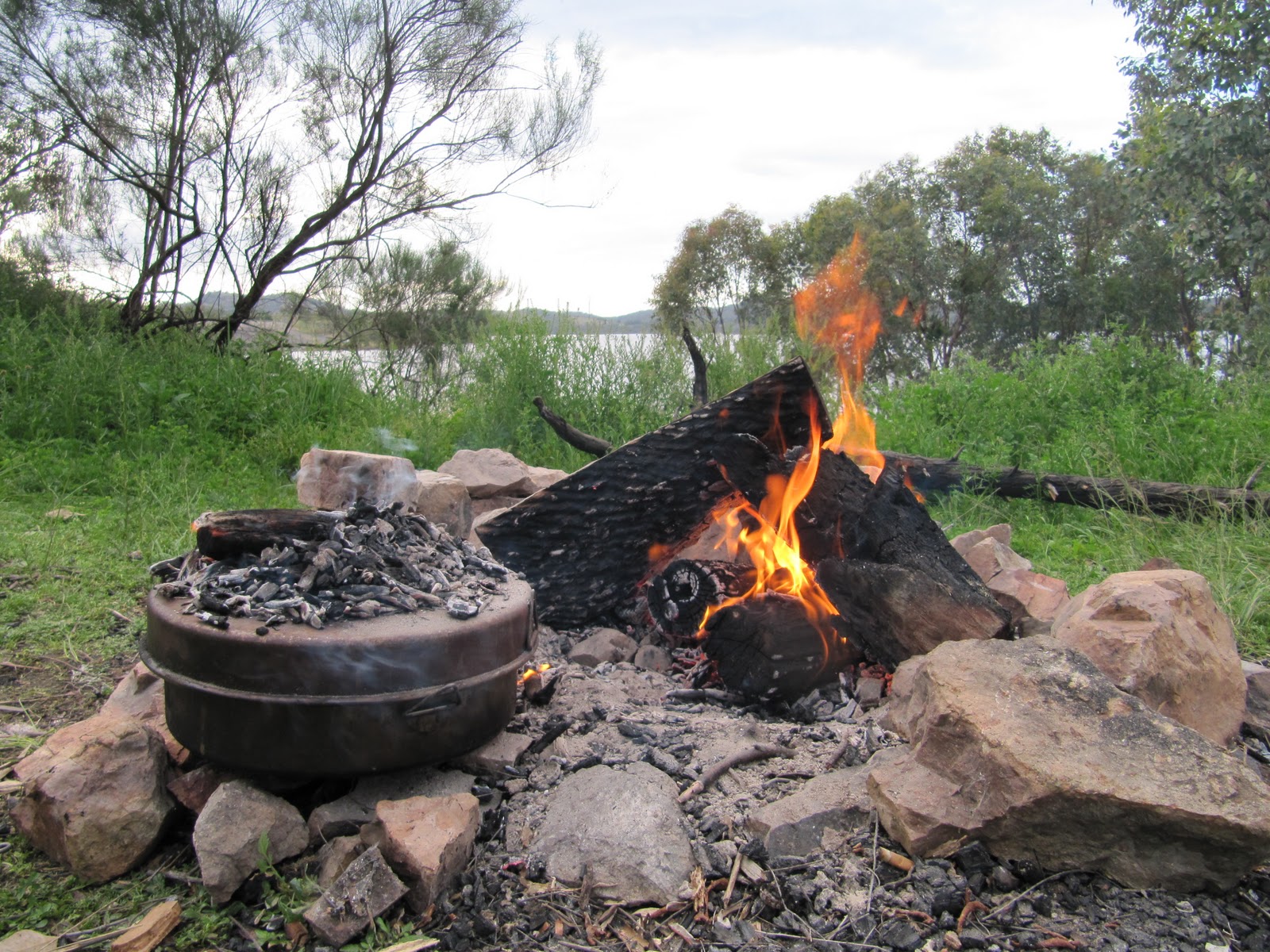 Oz360 - Tom and Amy explore Australia: CAMPSITE # 2 - Pindari Dam - our ...