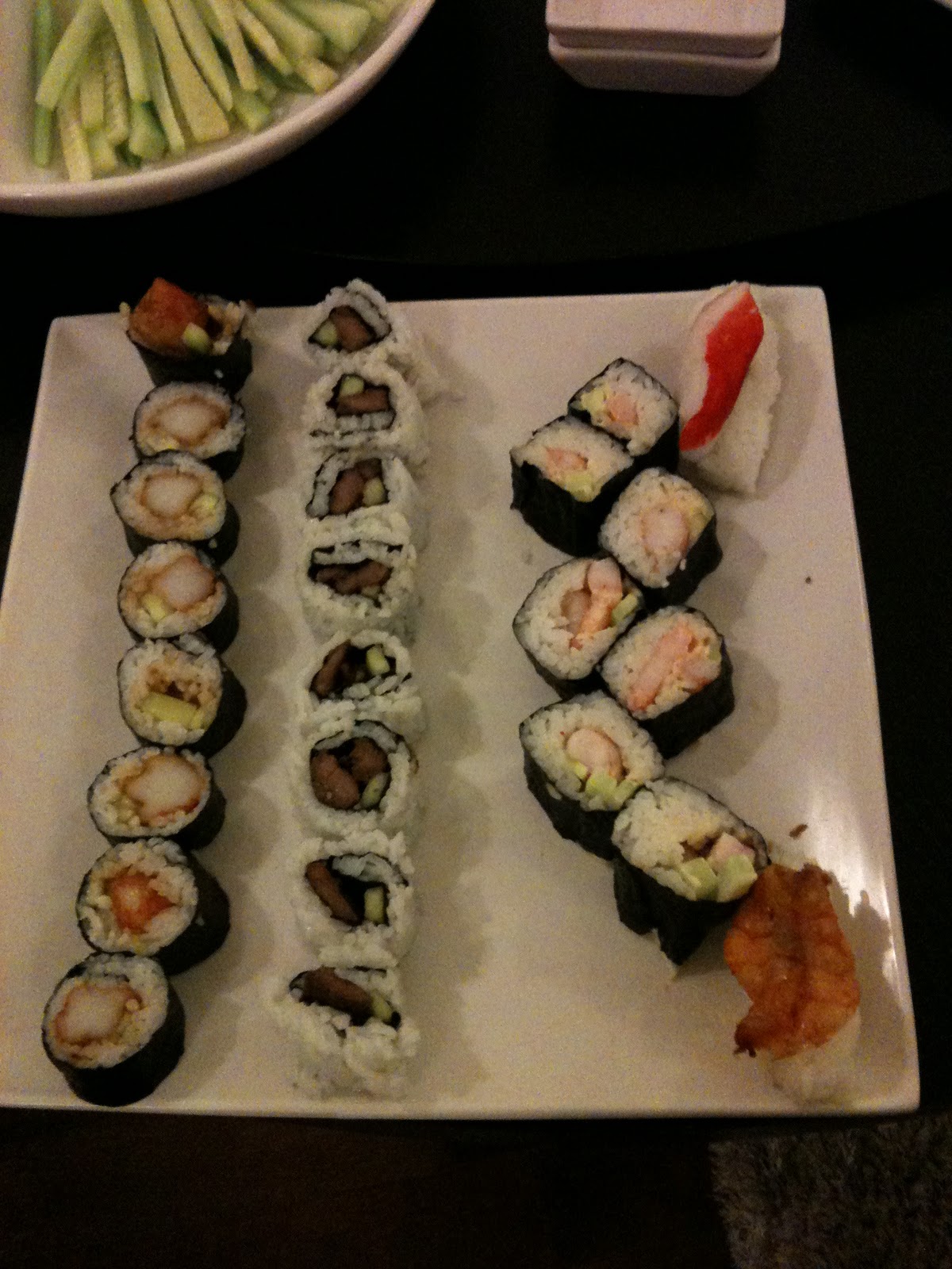 yummy pretty things: amateur sushi rolls...not bad