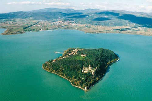 Italy travels and holidays: Lake Trasimeno: the blue heart of Italy