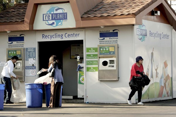 surterre ecoblog: Recycling Centers Close, Eliminating "Green" Jobs