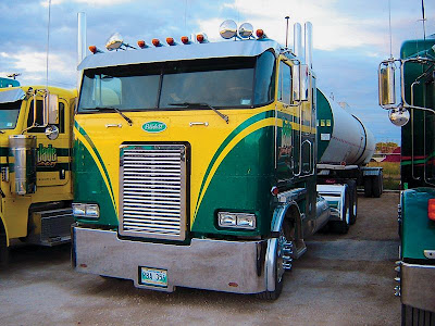 Грузовики: Peterbilt отпраздновал 70 лет