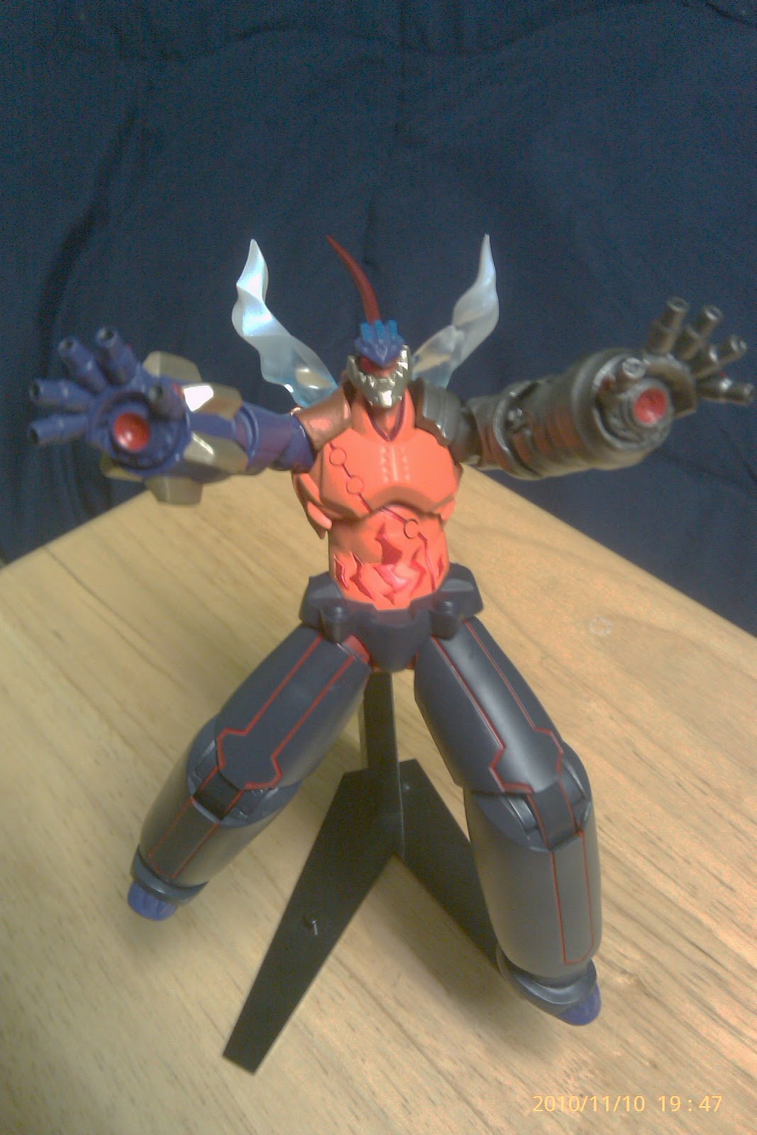 Getter Newtype Reviews: Revoltech - Dix-Neuf