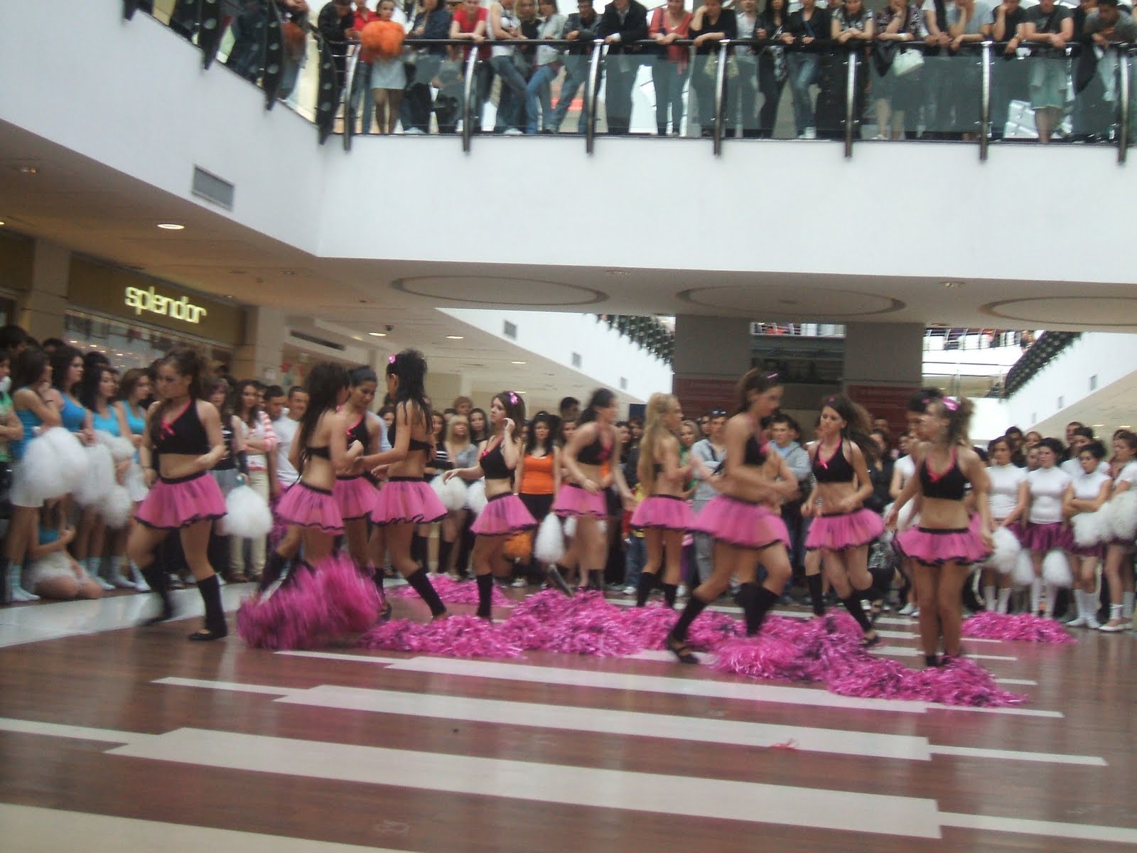 gabriel c: poze majorete 2010, bacau, arena mall