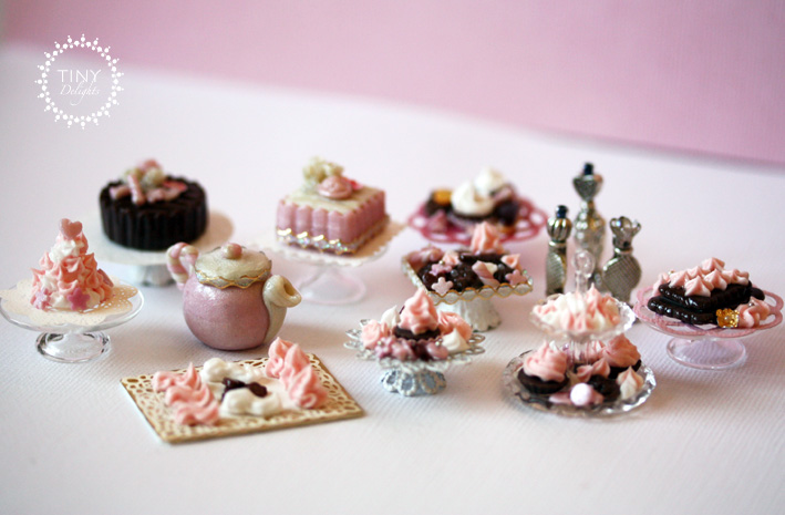 Tiny Delights: Pink Meringue Set