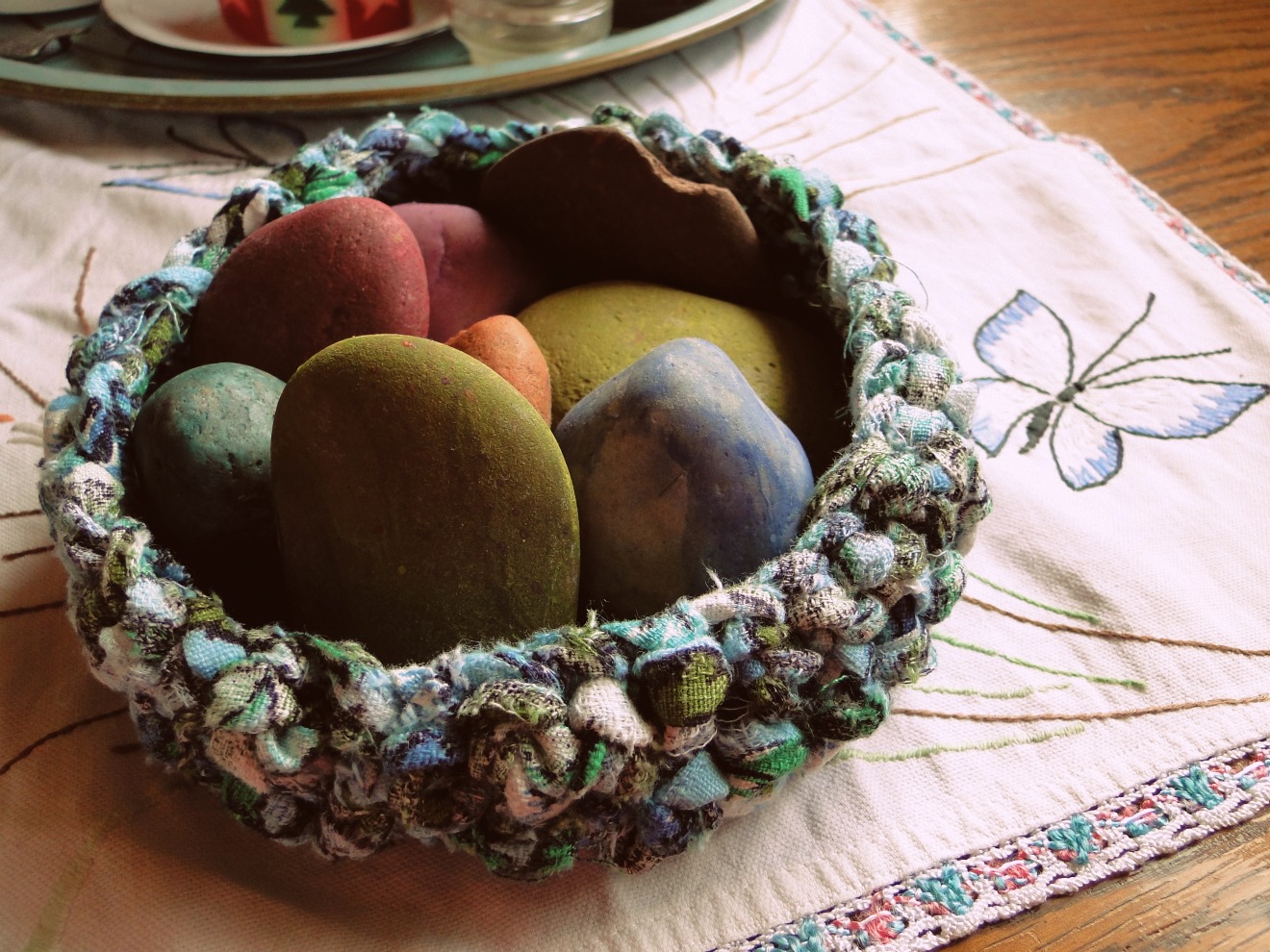 Hot tea and milk chocolate: More rag rugs and a rag bowl