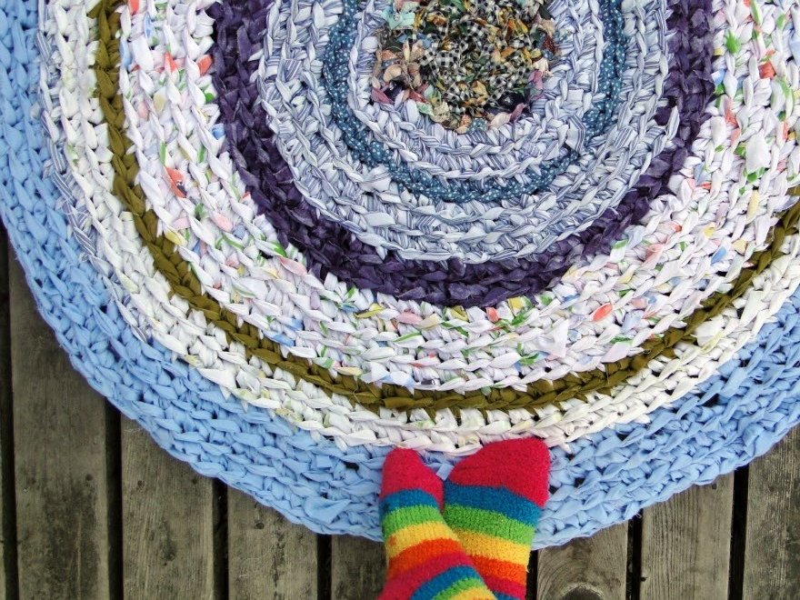 Hot tea and milk chocolate: Rug, rug,-rug, rug, rug,-rug, rug, rug, rug