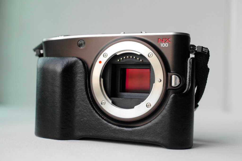 Samsung NX100: First Look