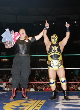 Lucha Libre: PIERROTHITO VS ELECTRICO...