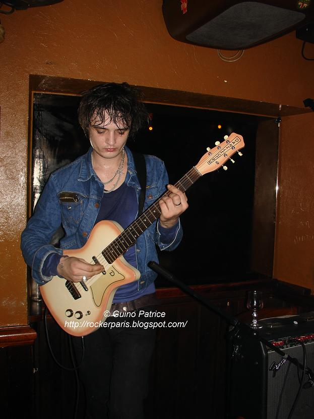 ROCKERPARIS: Another Peter Doherty Secret show with Alan Wass @ Truskel ...