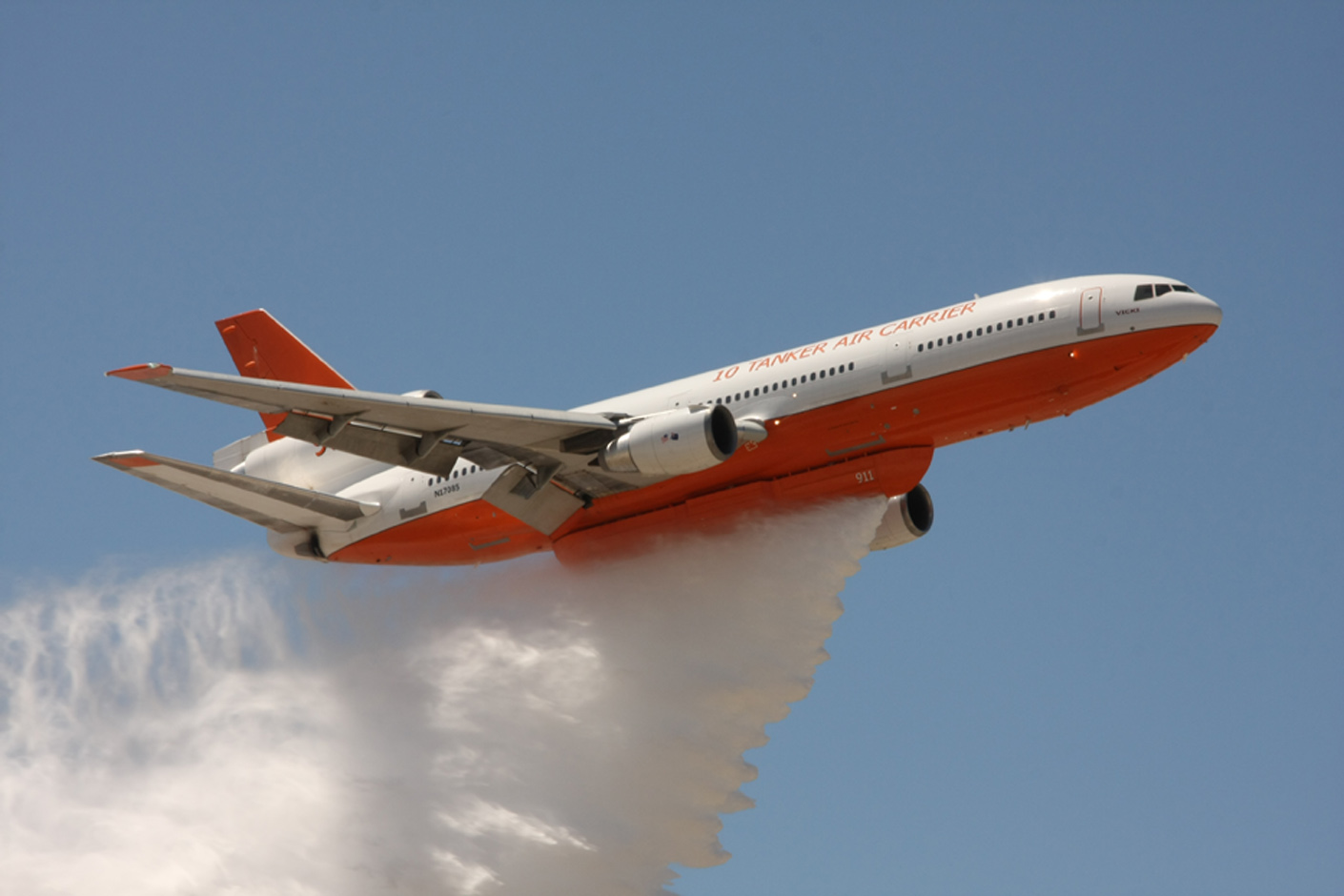 Tony Chong: DC-10 Fire-Bomber - The Big Stick
