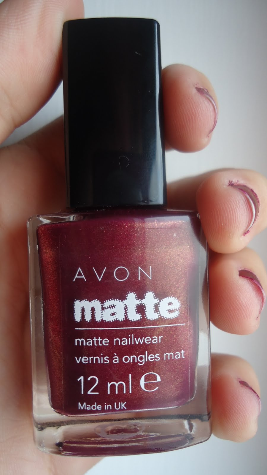 Ana na Suécia: Verniz da Semana: Avon Matte - Red Velvet