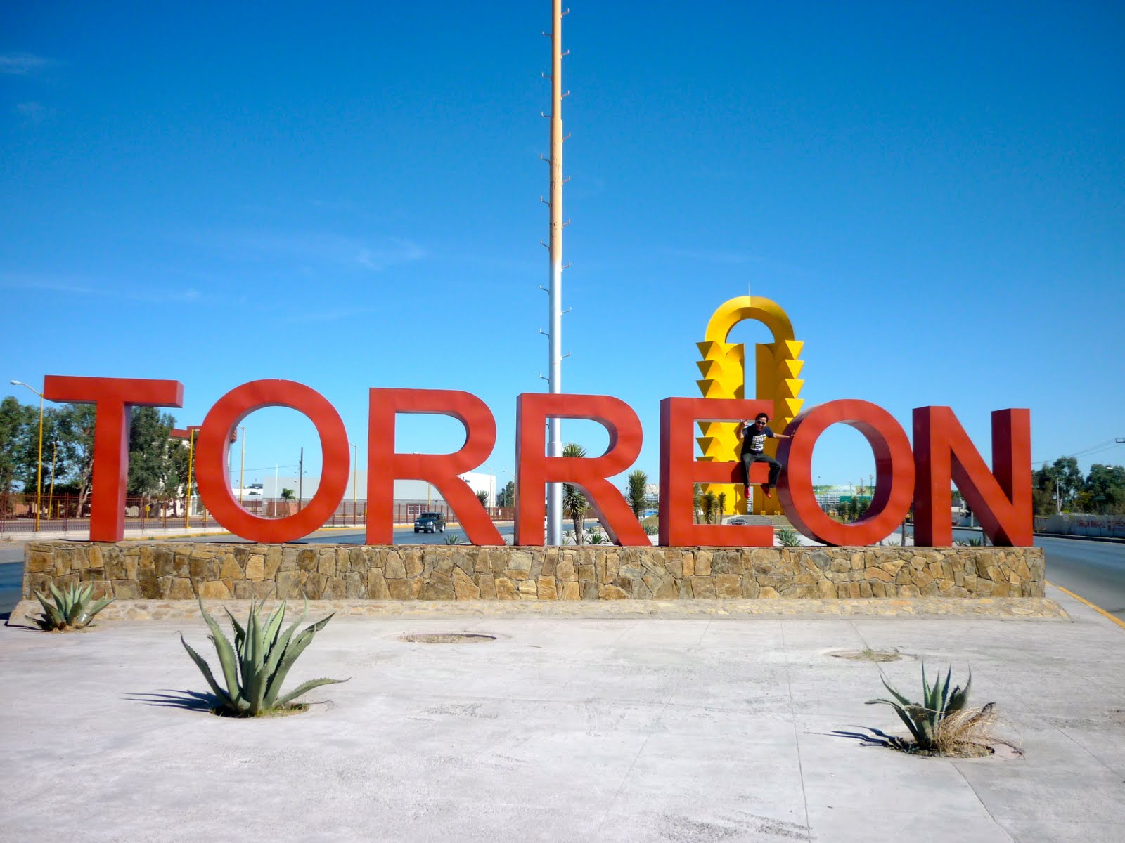 Armandópolis: Saltando y posando en Torreón