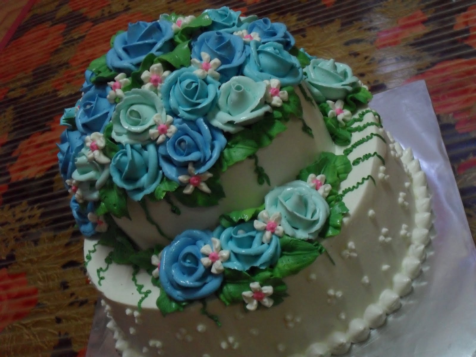 ..:Anissya Cakes:..: Kek Kahwin tema biru putih & award dr sahabat