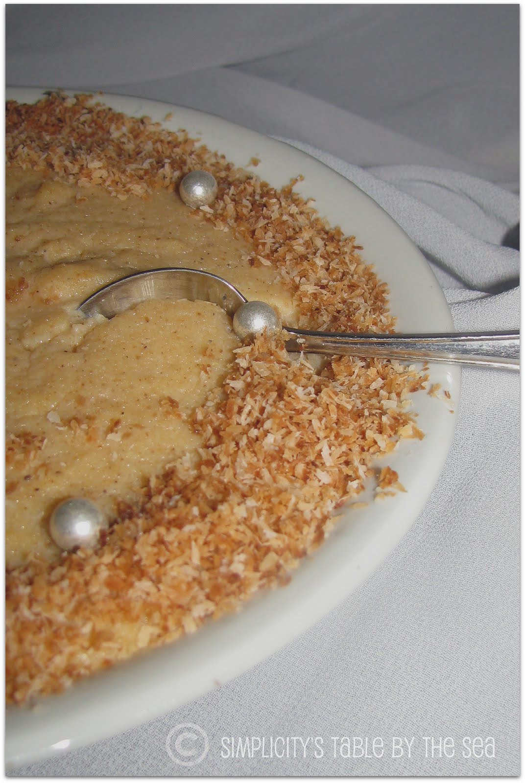 Simplicity's table by the sea - en français: Khabeesa et Qahwa