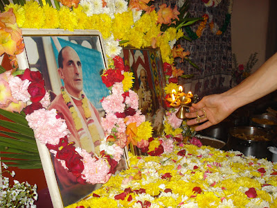 LA FAMILIA DE SOMAKA MAHARAJ: VYASA PUJA DE SOMAKA MAHARAJ EN LIMA Y ...