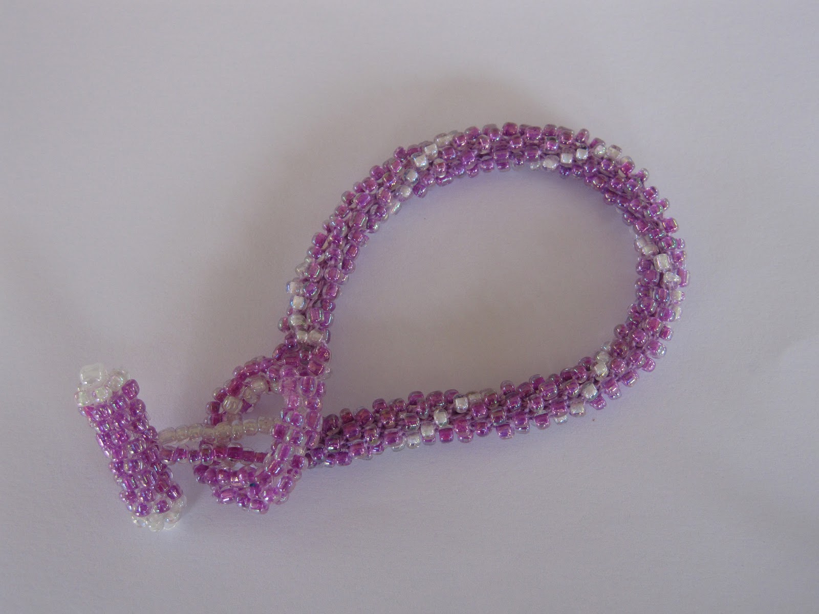 Frosa's Bisutería: Pulsera Soga Morada-crochet
