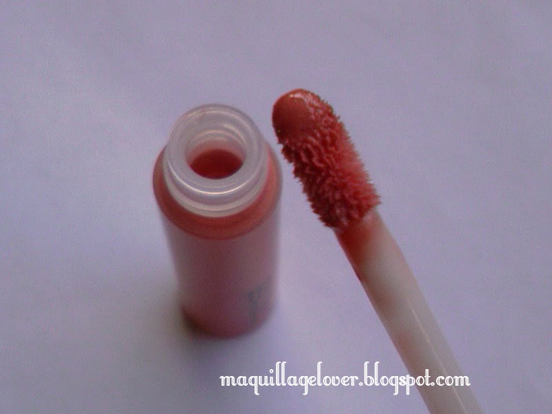 Maquillage Lover: MAC Pret a Papier Fold and Tuck Lip Glass Review and ...