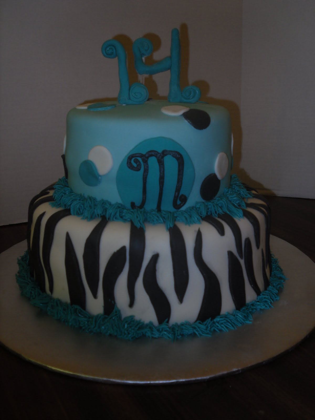 Cakes by Delilah: Two Sided Cake