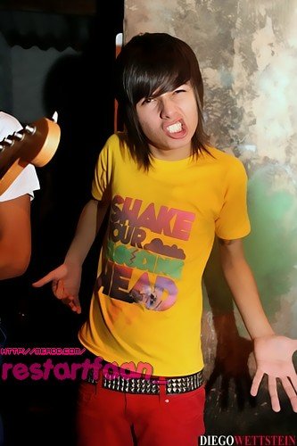 Fã Club Restart More Colorful: Biografia (Pe Lanza)