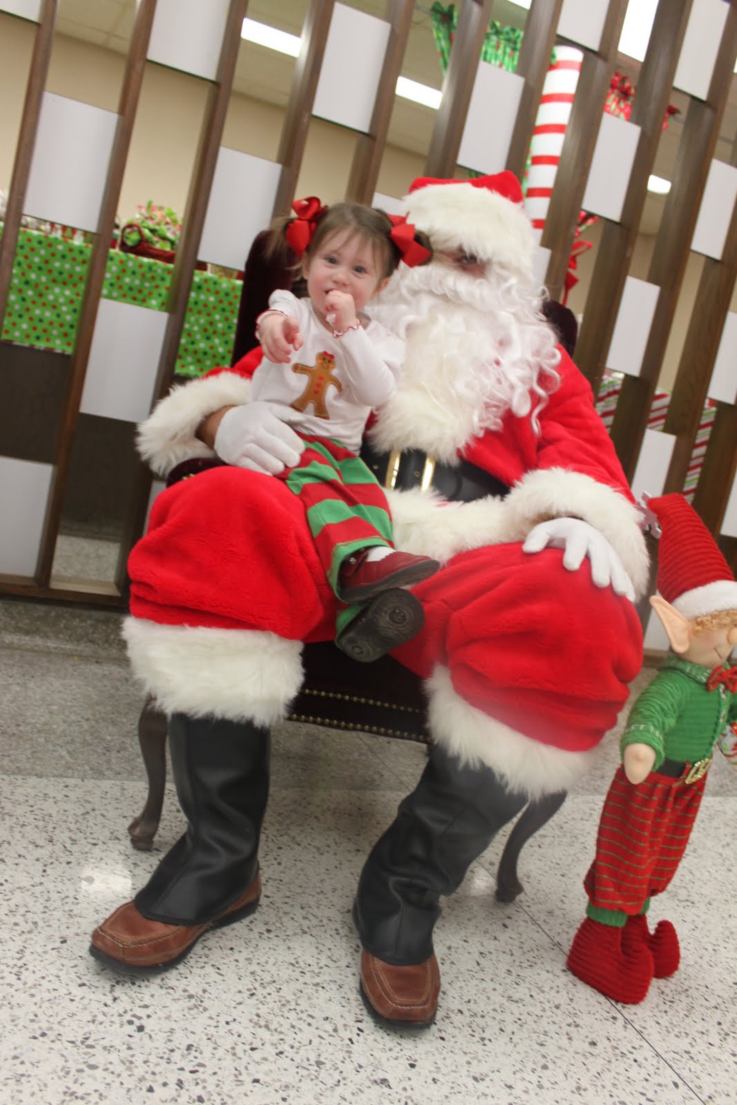 Mojoy: VIsiting Santa!