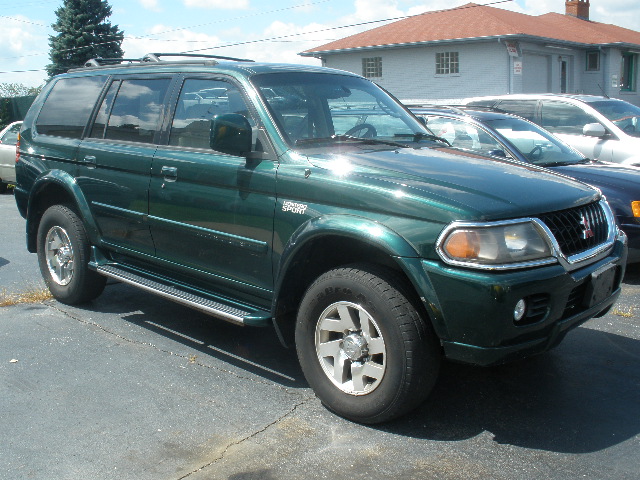 St Charles First Cars: 2000 Mitsubishi Montero 4x4 SUV*****SOLD******