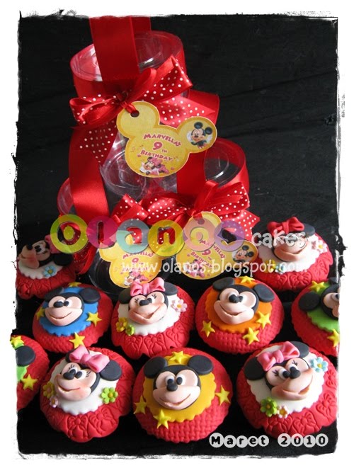 Olanos: Mickey & Minnie Mouse Cupcakes Olanos: Mickey & Minnie Mouse Cupcakes