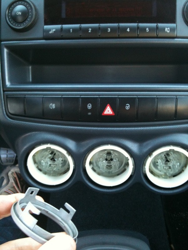 FutureCube: Smart ForFour Radio Five um AUX erweitern