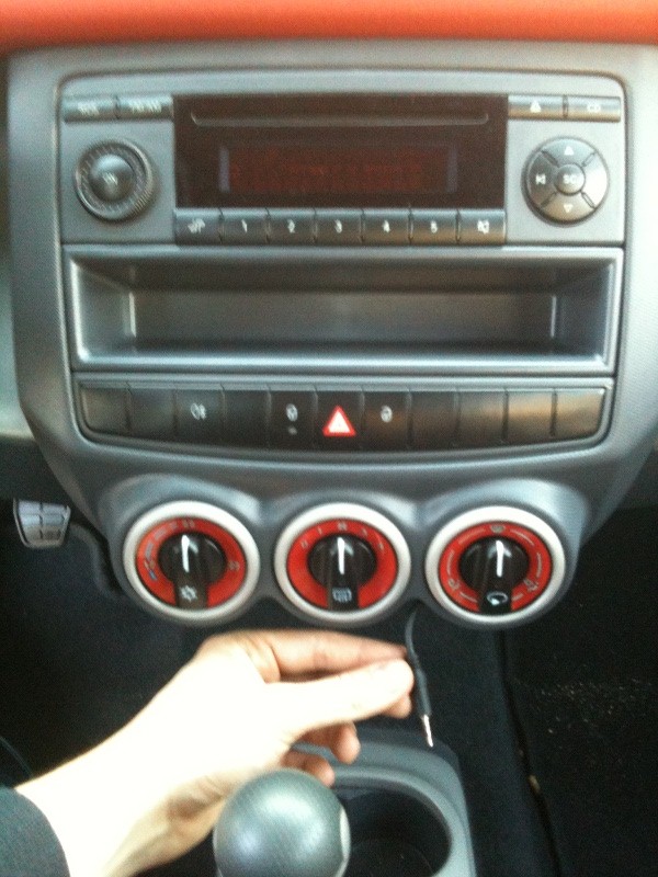 FutureCube: Smart ForFour Radio Five um AUX erweitern