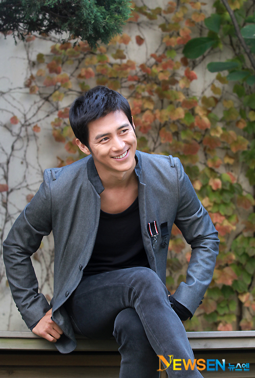 Ko Soo 고수: Ko Soo in "Headlines"