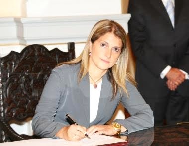 anTii: Το πιό "νεαρό" κόμμα θελει να φτιάξει η Ντόρα - Δείτε ποιοί ...