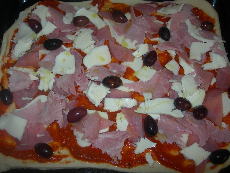 My Kitchen Treasures: Ham Bacon and Cheese Pizza