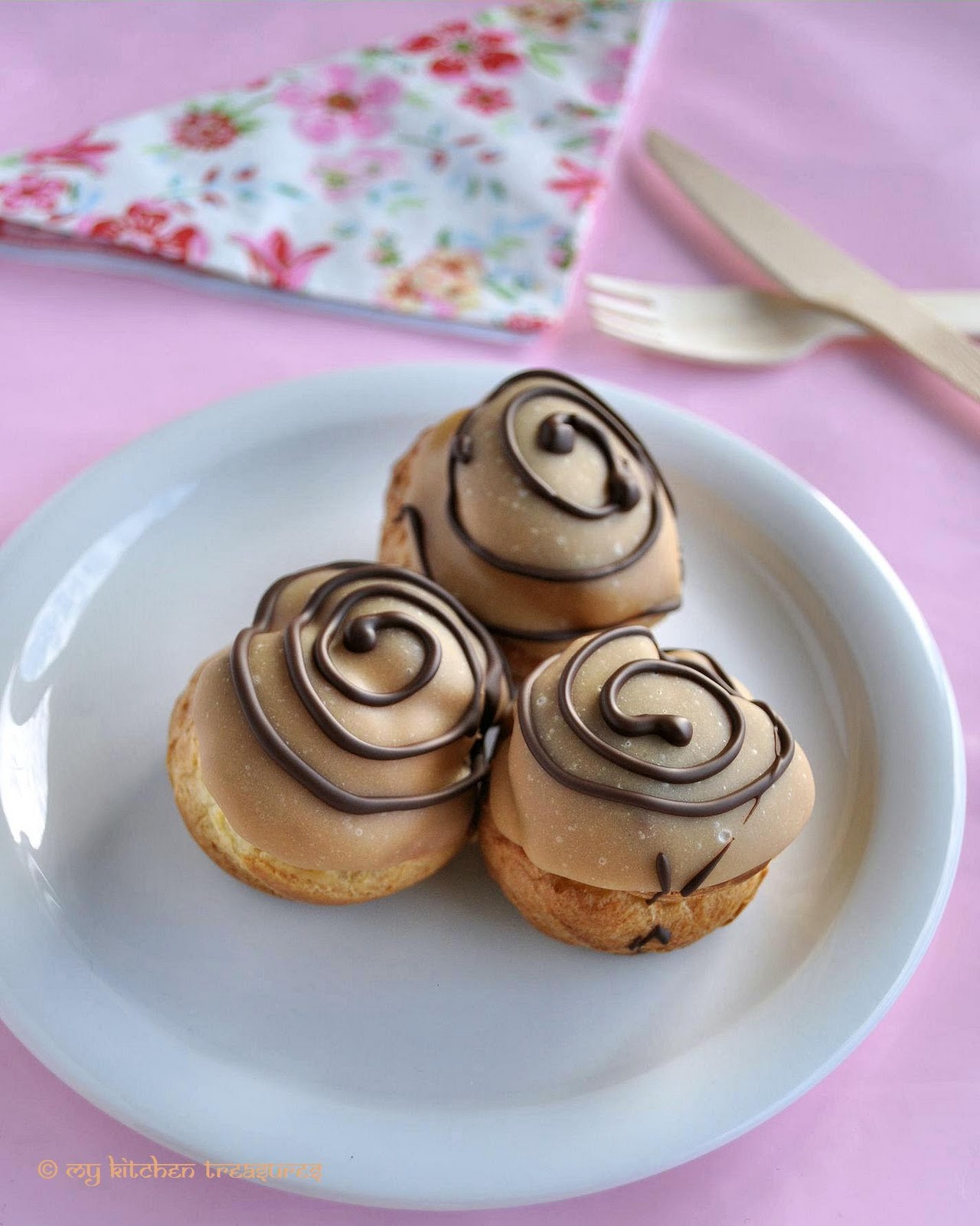 My Kitchen Treasures: Profiteroles with Coffee Cream and Coffee Glaze