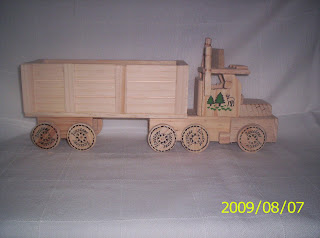 dulces y artesanias regionales: Artesania de madera trailer