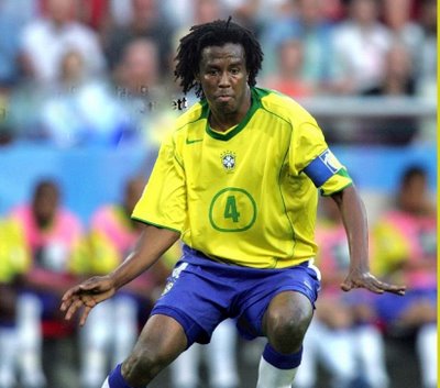 Football Guide: Roque Júnior