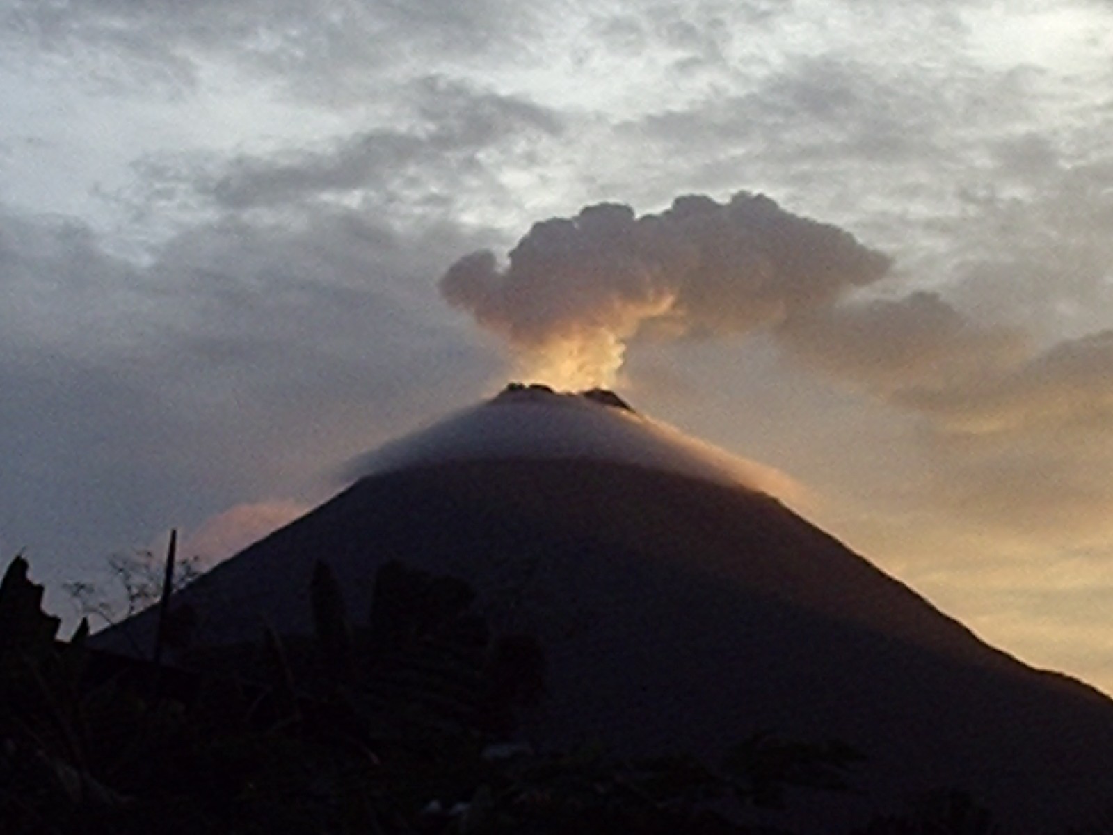 Check out this amazing Arenal Volcano in Costa Rica (PHOTOS) : Places ...