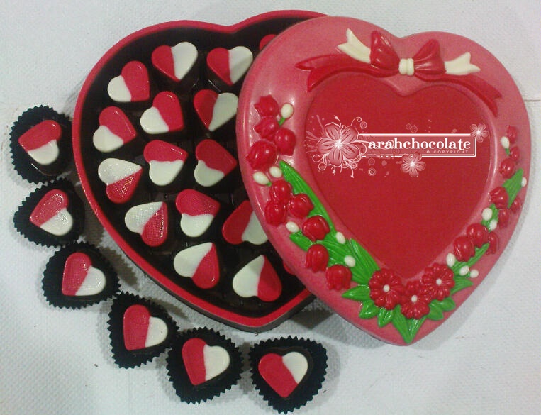 Arahchocolate and Bakery: Coklat hantaran ~ Love Box size XL