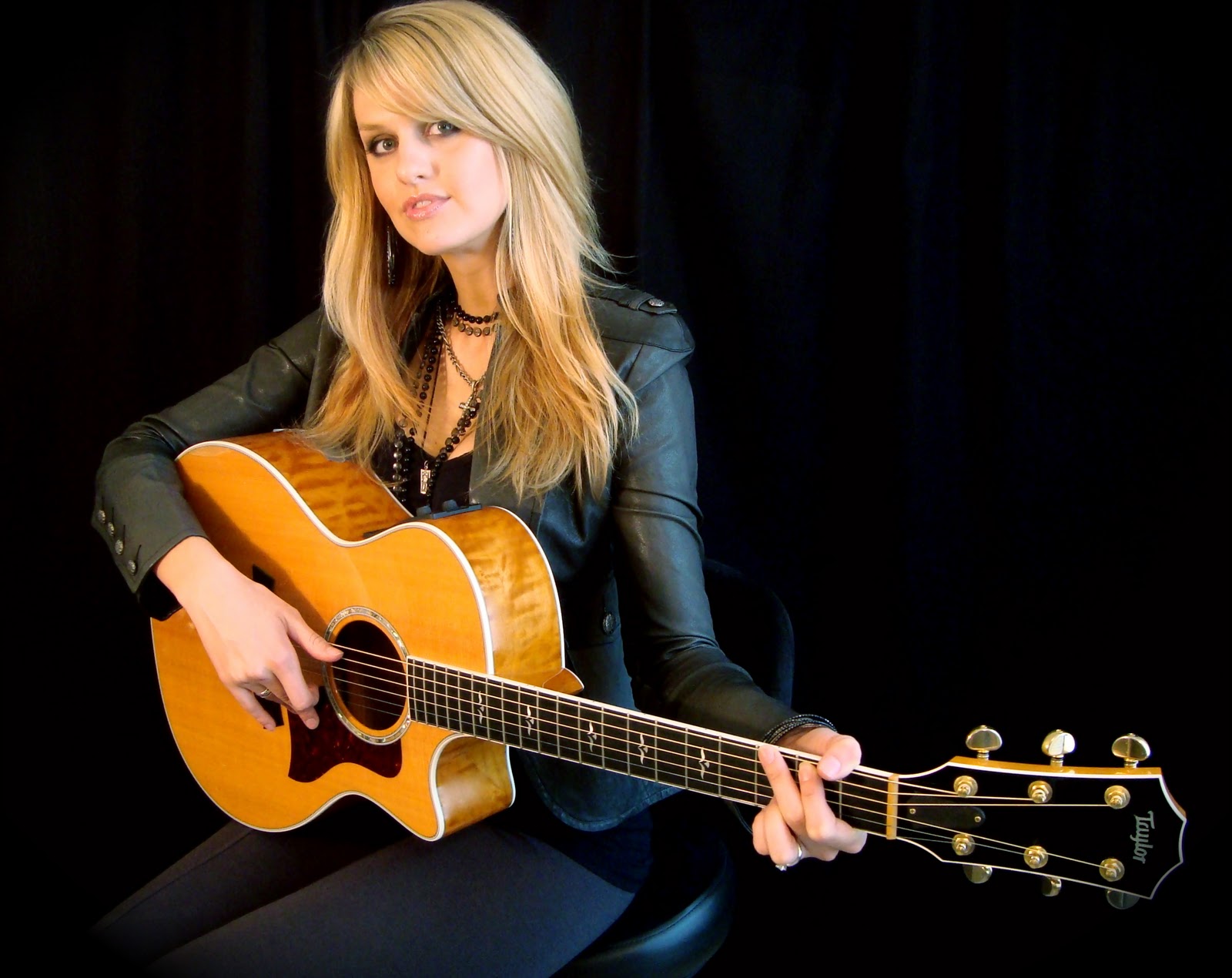 Erin James Music: News from Erin James - What's going on in my world...
