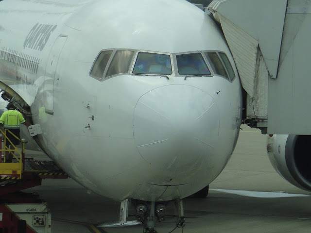 Qantas Domestic Business Class - B767-300ER Brisbane to Sydney