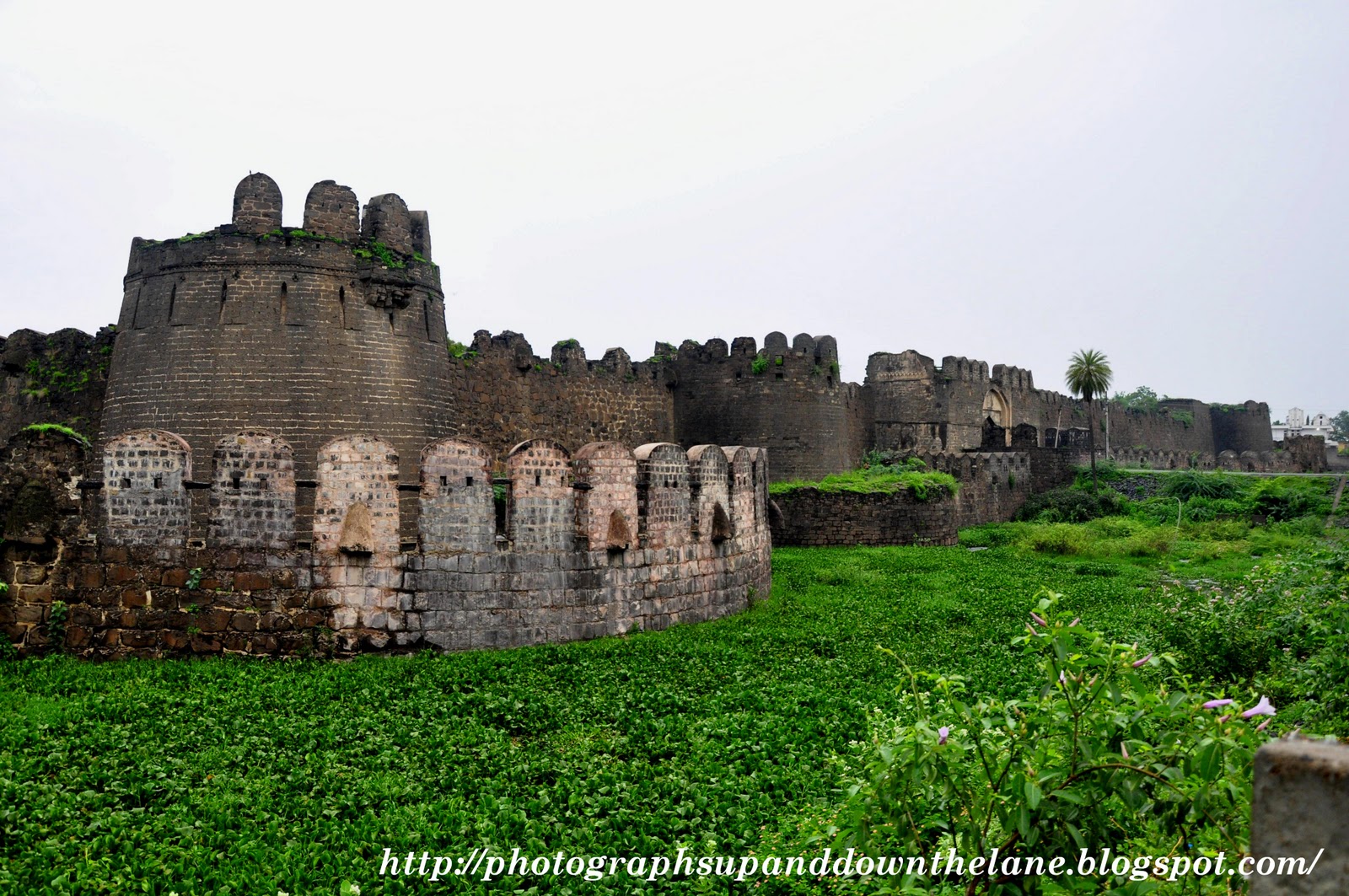 PHOTOGRAPHS UP AND DOWN THE LANE: Gulbarga Fort