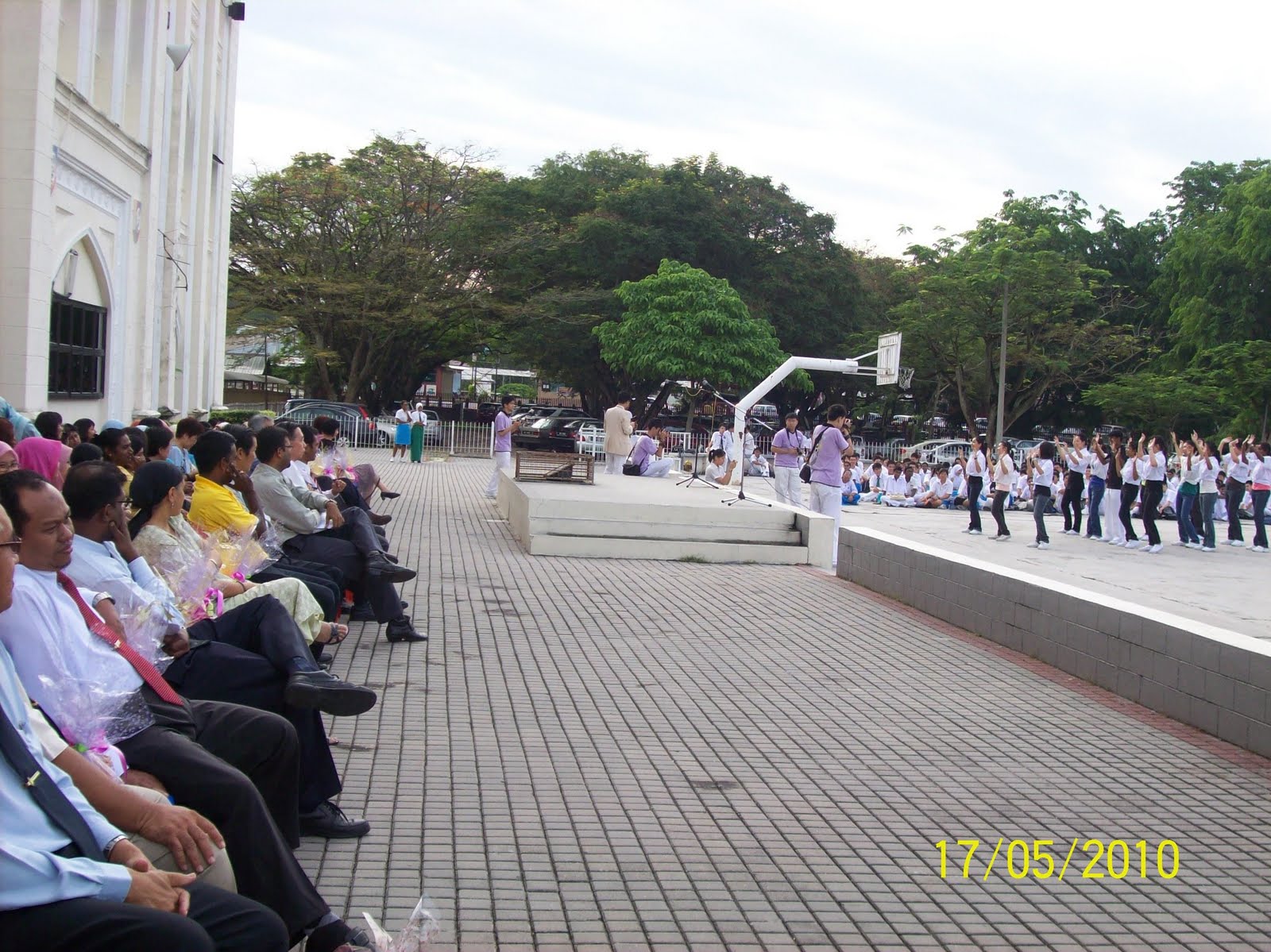 cikgu azhar: May 2010