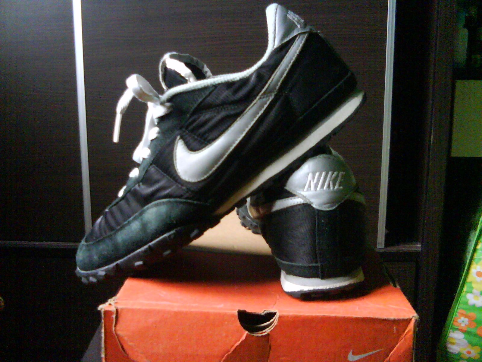 EnjOytAblE COllEctIOn: VINTAGE NIKE WAFFLE RACER shoes (SOLD)