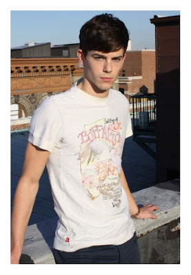 SERENDIPITY IS LIFE: Jeremy Young's Blue Eyes Are Incredibly Beautiful