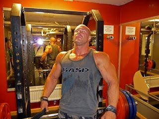 world bodybuilders pictures: lars ostling in swedish gym