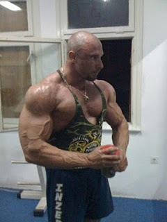 world bodybuilders pictures: croatian bodybuilder muscles damjanovic