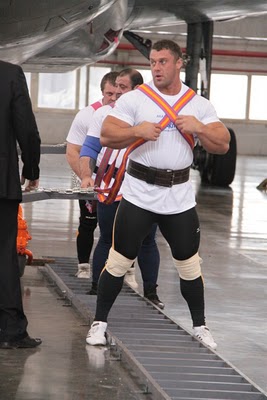 world bodybuilders pictures: a powerful bodybuilder is ready for ...