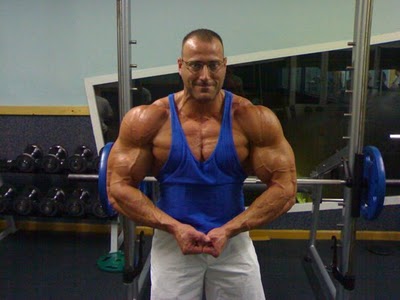 world bodybuilders pictures: carlos moral jimenez practicing in gym