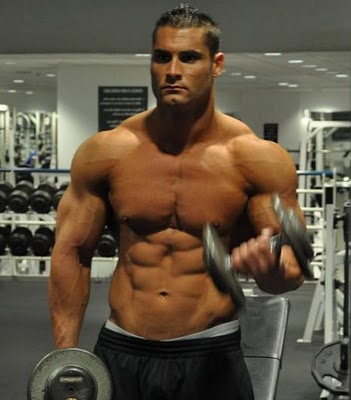 world bodybuilders pictures: bodybuilder chuck bond in gym